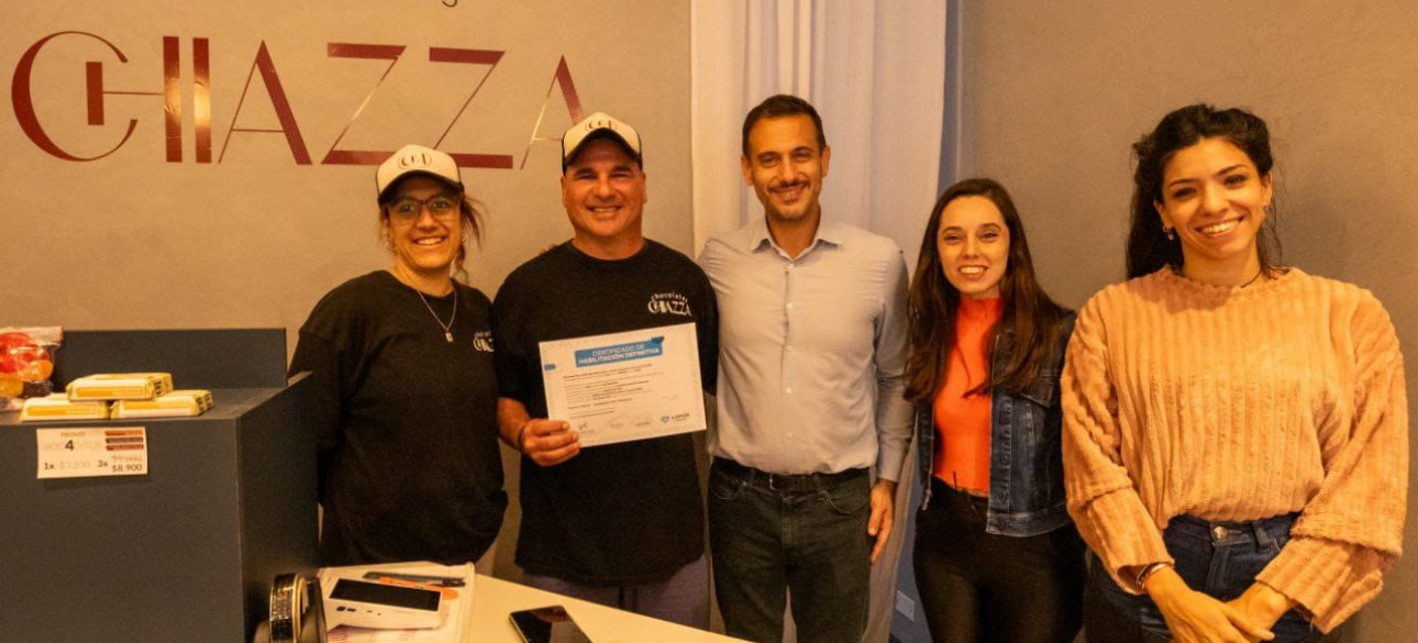 Lanús Hoy - Julián Álvarez entregó el certificado de habilitación ...